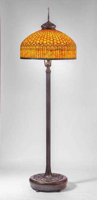 Conventional Floor Lamp | Neustadt